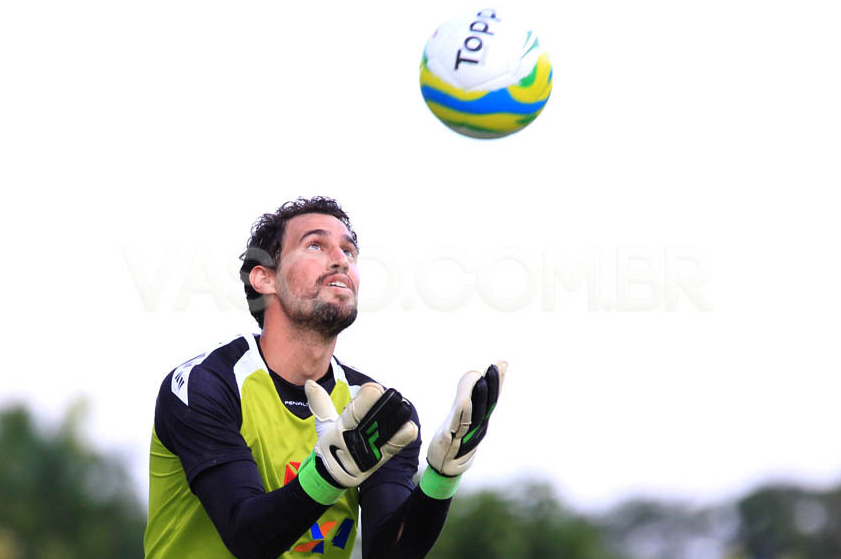 Martin Silva revela que ficou emocionado com carinho da torcida