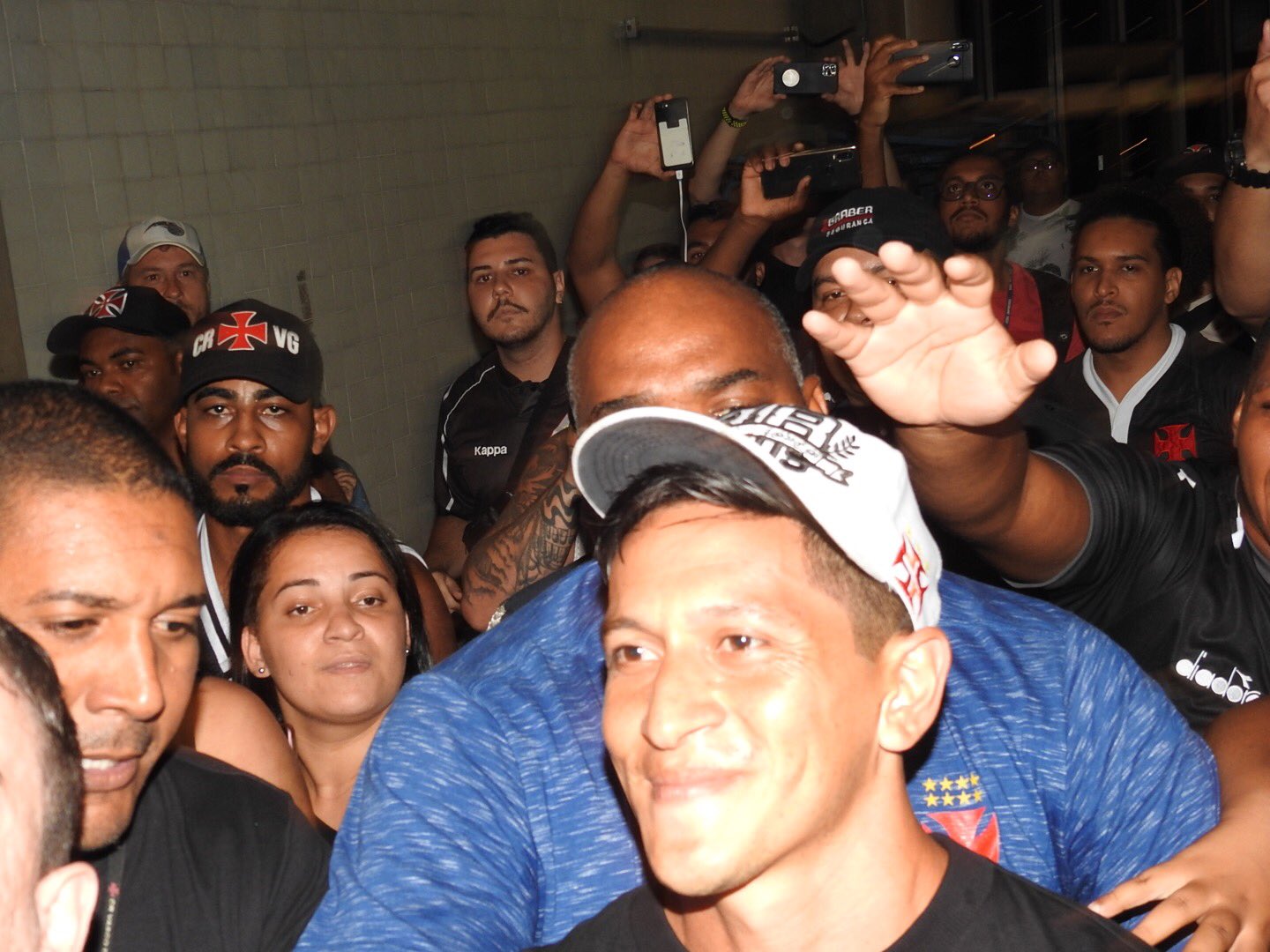 Com muita festa, Germán Cano desembarcou no Rio de Janeiro | SuperVasco