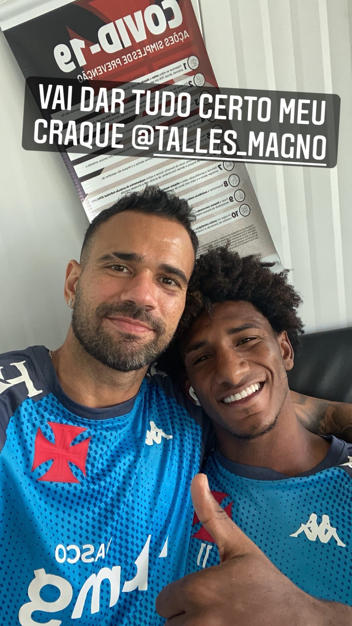 Castan publica foto com Talles: "Vai dar tudo certo meu craque"