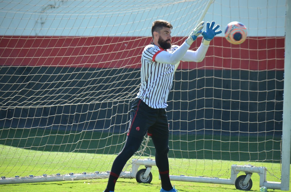 Fernando Miguel prefere não falar de possível renovação: 'Isso é depois ...