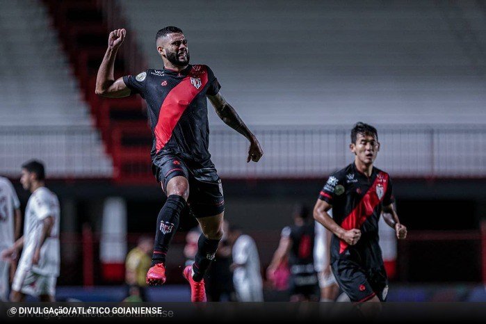 Ficha de Wellington Rato, meia especulado no Vasco - SuperVasco