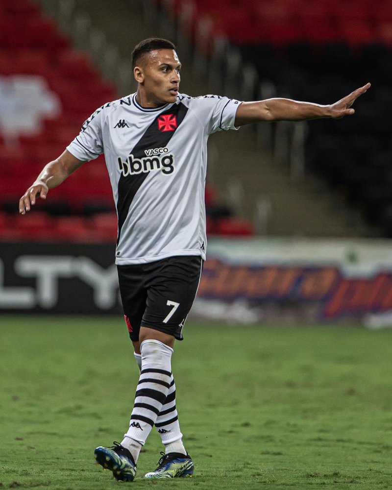 Léo Jabá comemora vitória: "Na raça e entrega total de todos" - SuperVasco