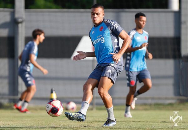 Léo Jabá publica foto com trecho de música do Racionais | SuperVasco