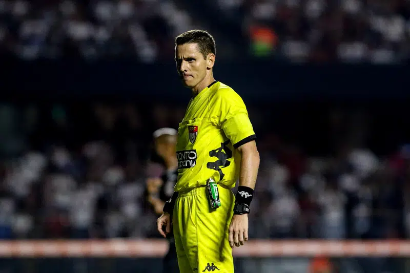 Douglas Marques das Flores apita Vasco x CSA | SuperVasco