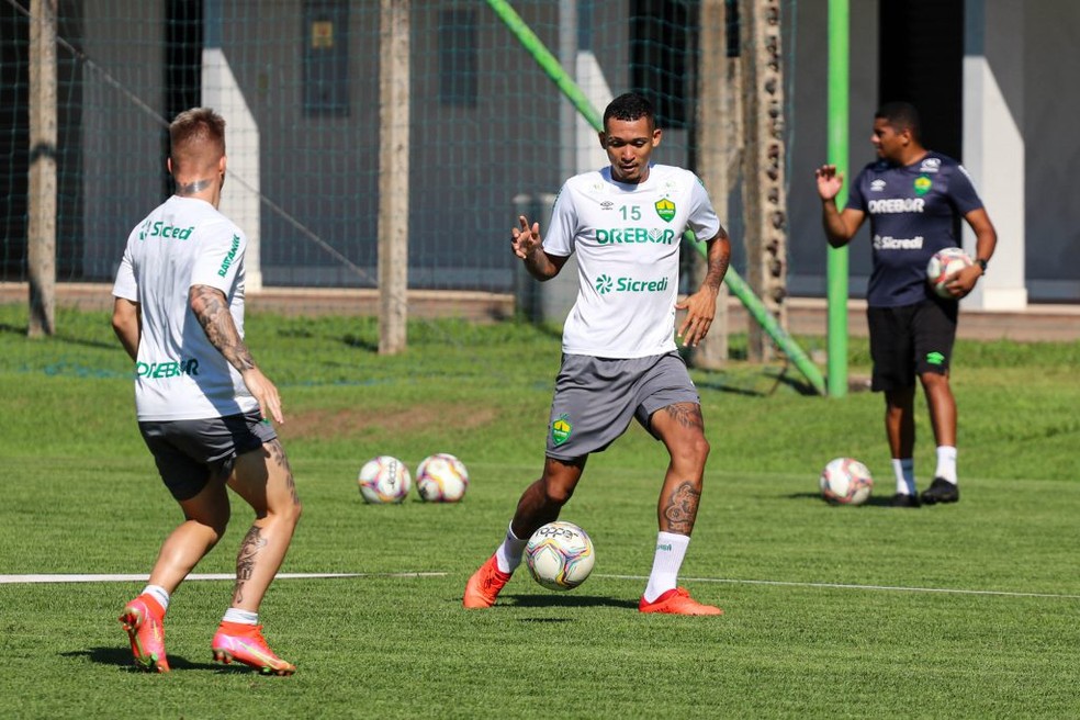 Conheça Walber, zagueiro que está próximo do Vasco; vídeo | SuperVasco