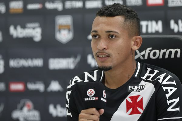 Para 33%, estreia do zagueiro Walber no time titular foi considerada ...