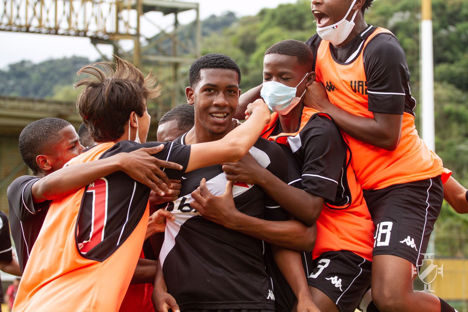 Conheça Rayan, jovem que desperta interesse de Barcelona e Real Madrid ...