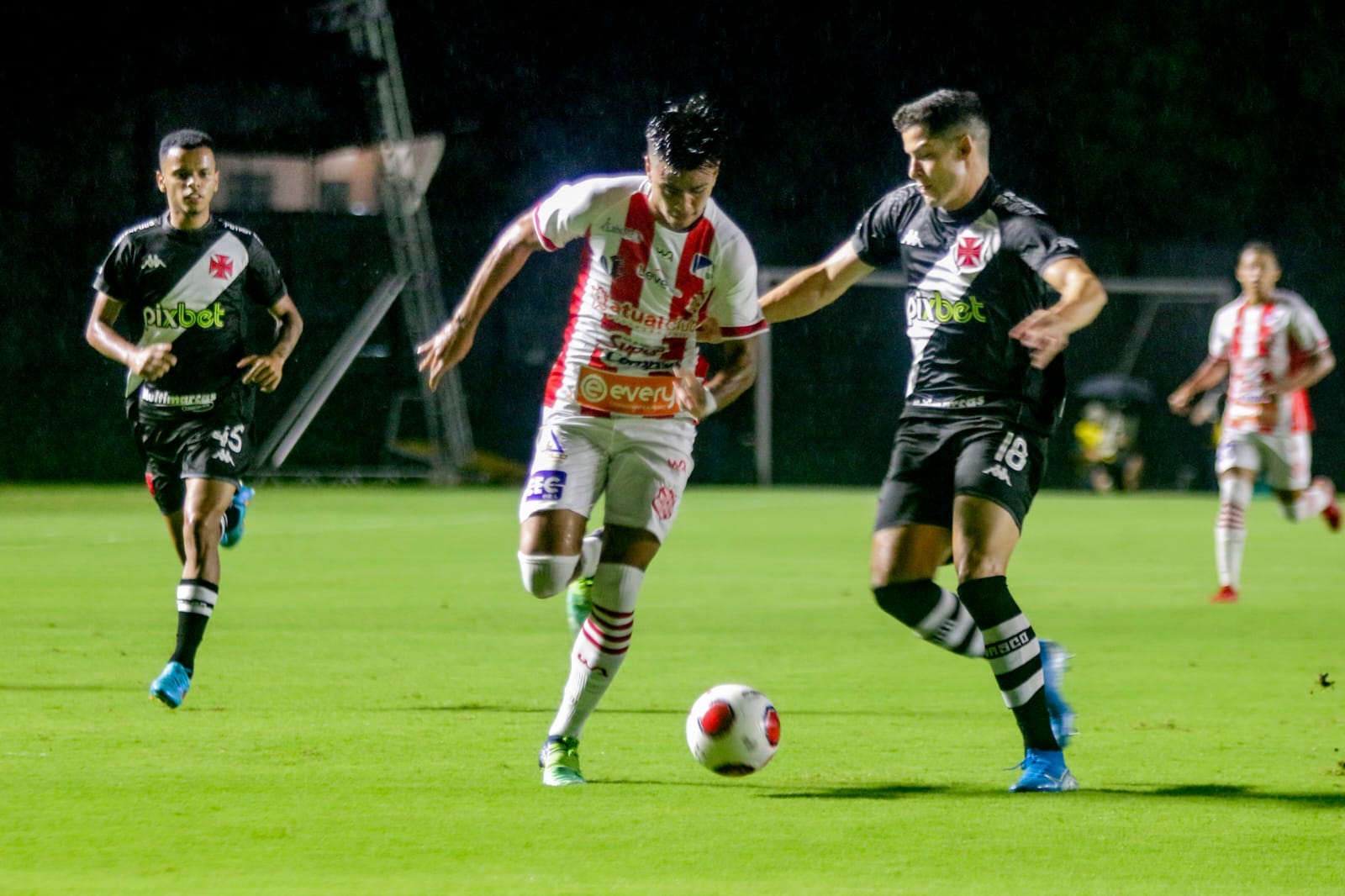 Matheus Barbosa é liberado para retornar aos trabalhos com o elenco ...