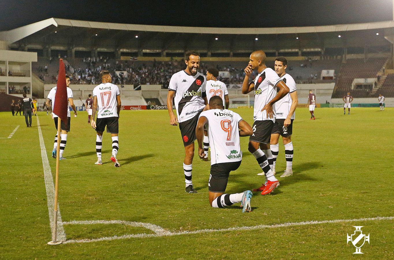 Vídeo mostra comemoração de Raniel após apito final; vídeo | SuperVasco
