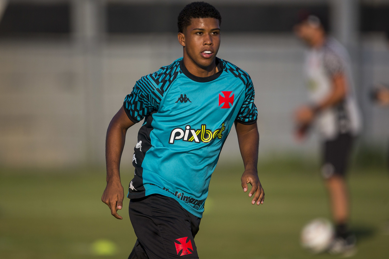 Vasco posta foto de Andrey Santos no treino | SuperVasco