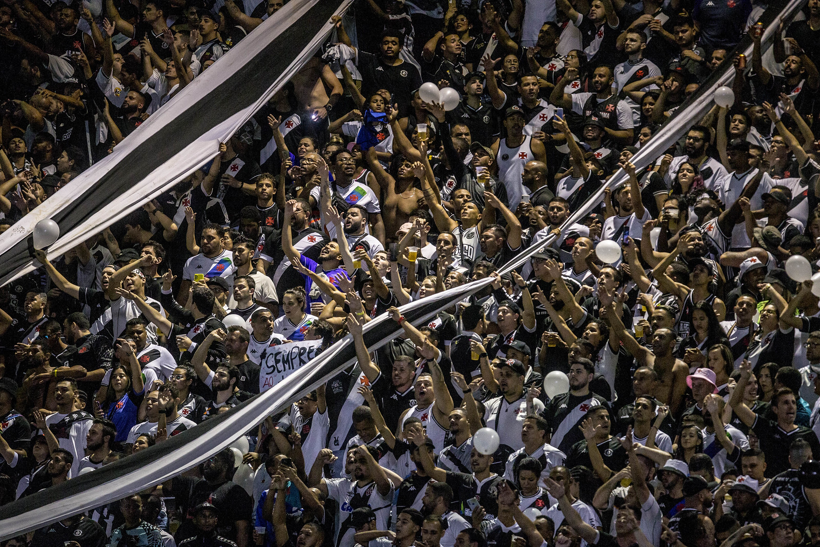 Torcida do Vasco é declarada como Patrimônio Cultural e Imaterial do RJ ...