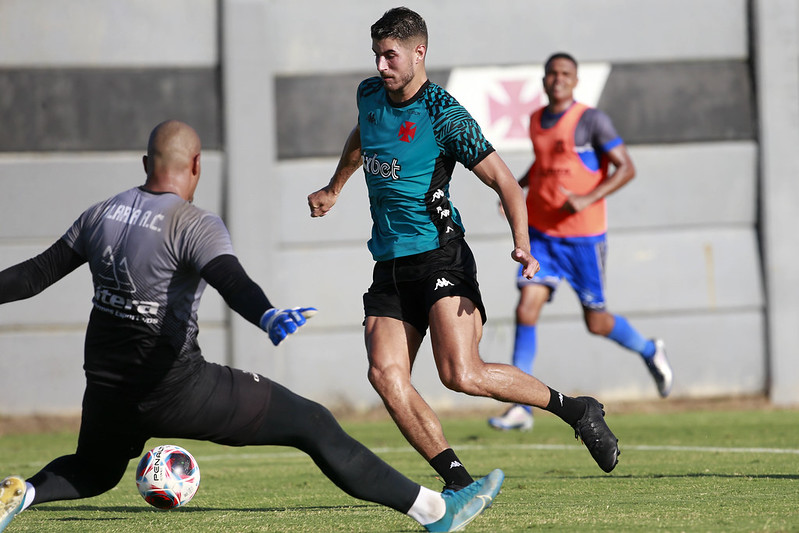 Pedro Raul assina contrato com a Adidas | SuperVasco