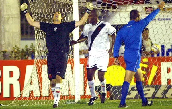 Ex-goleiro do Vasco, Roberto será o técnico do Sub-17 do Criciúma