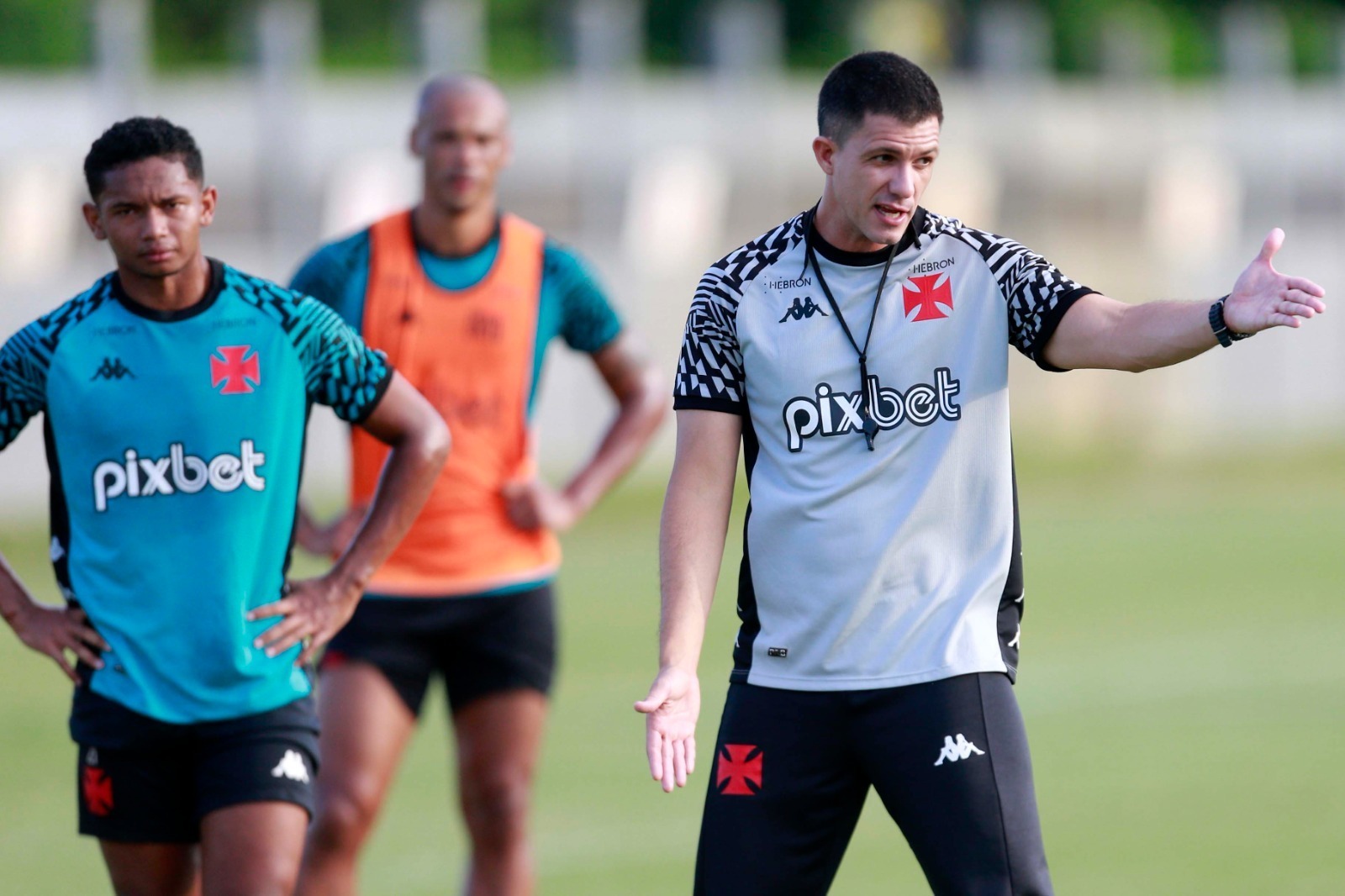 Vasco compartilha imagens do treino desta sexta-feira (10) | SuperVasco