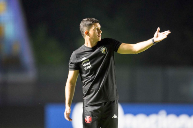 Pedrosa comenta situação de Barbieri: 'Longo prazo é para bom treinador'