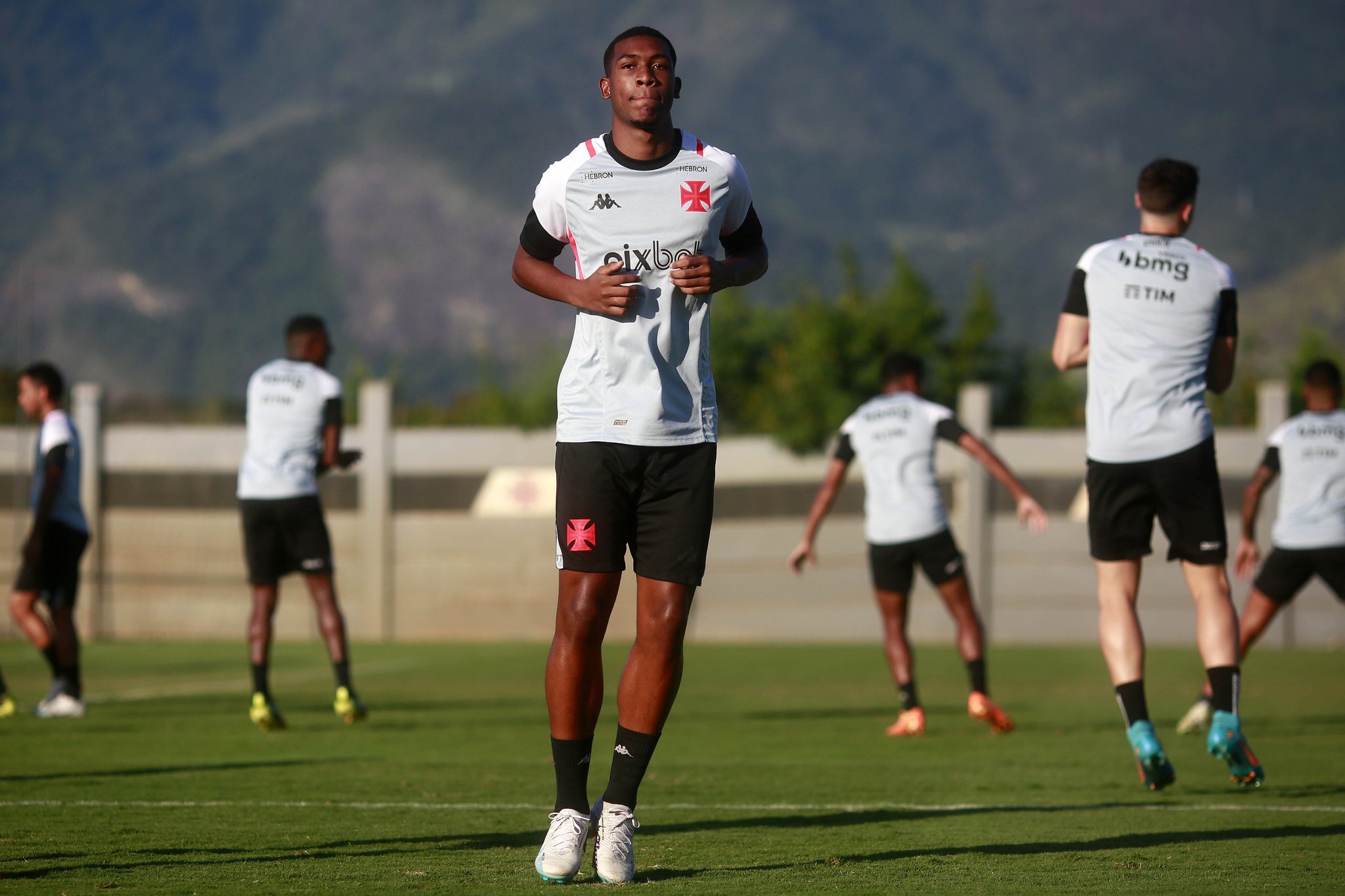 Rayan é relacionado para Vasco x Flamengo | SuperVasco