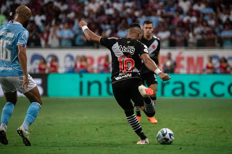 Desde que chegou ao Brasil, Payet vem mudando seu dia a dia | SuperVasco