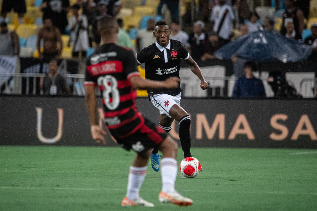 Ex-Vasco, Léo irá prestar queixa contra o caso de racismo no Couto ...