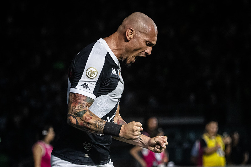 Maicon revela o que serve de motivação para o clássico contra o ...