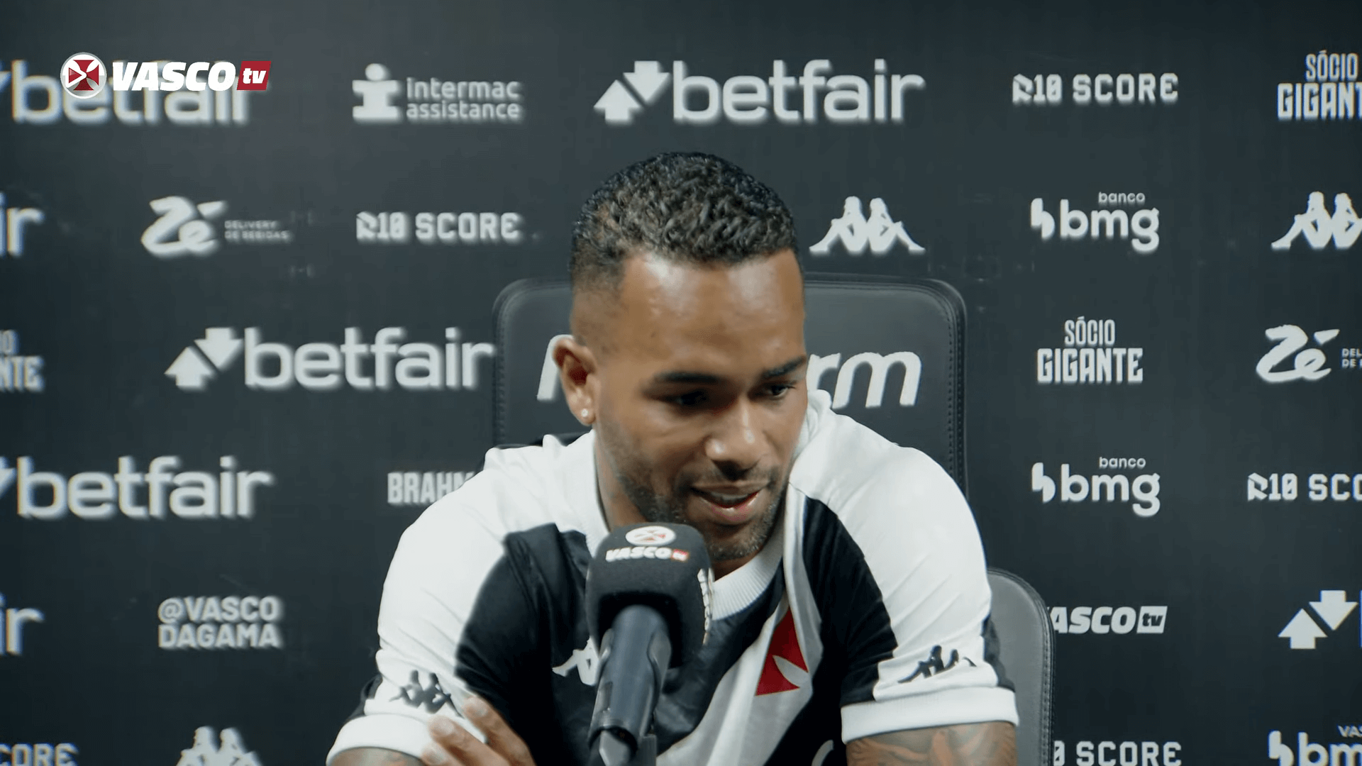 Alex Teixeira entrou no 2° tempo em mais um jogo do Vasco; minutos ...