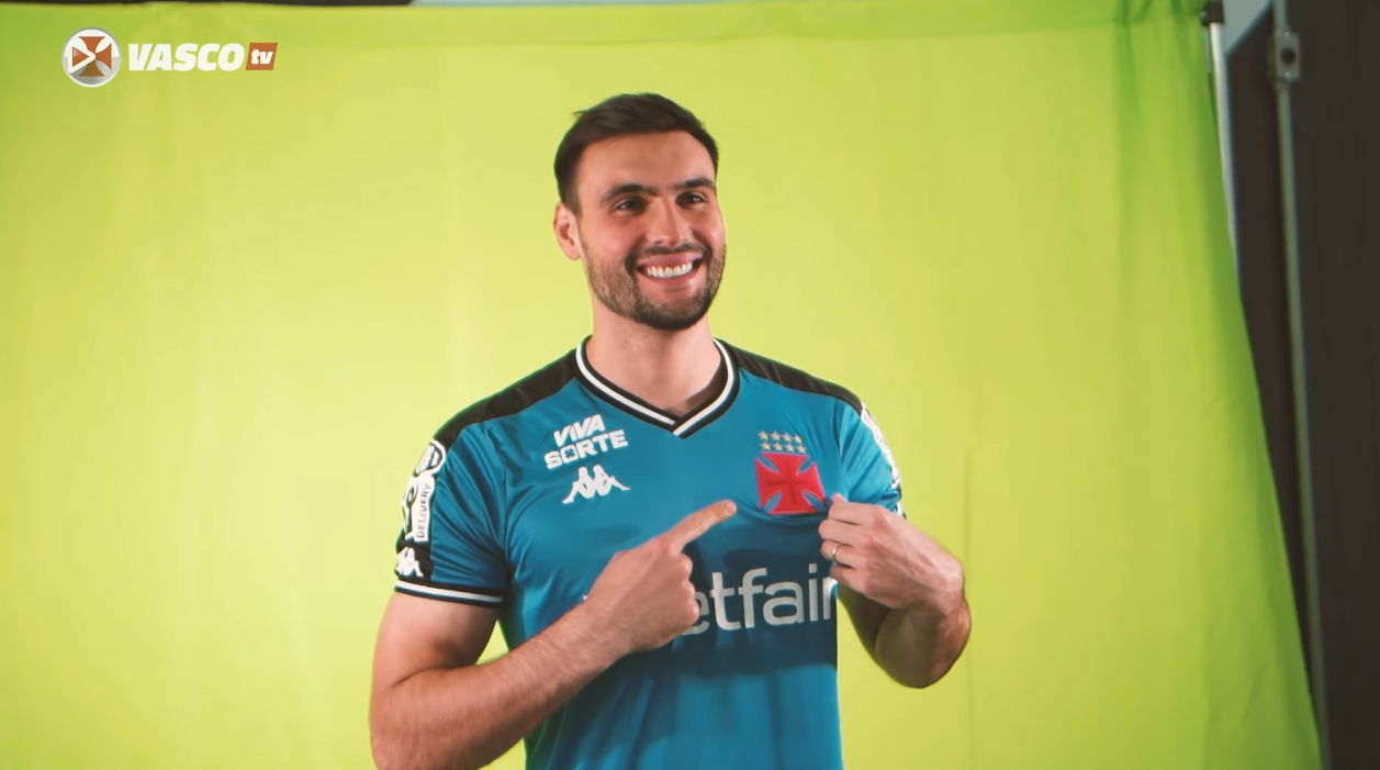 Daniel Fuzato comemora estreia com a camisa do Vasco | SuperVasco