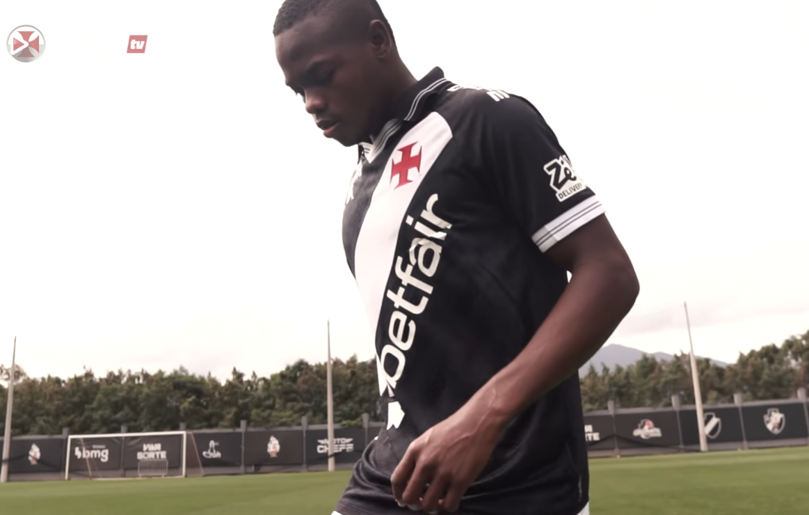 Vídeo de Andrés Gómez deixando dois para trás no treino viraliza | SuperVasco