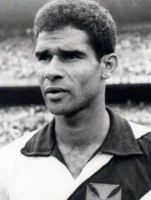 Ex-jogador Brito publica fotos de quando atuava por Vasco e Botafogo